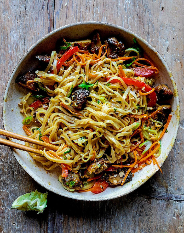 Chicken Satay Noodle Bowl | The Lemon Apron